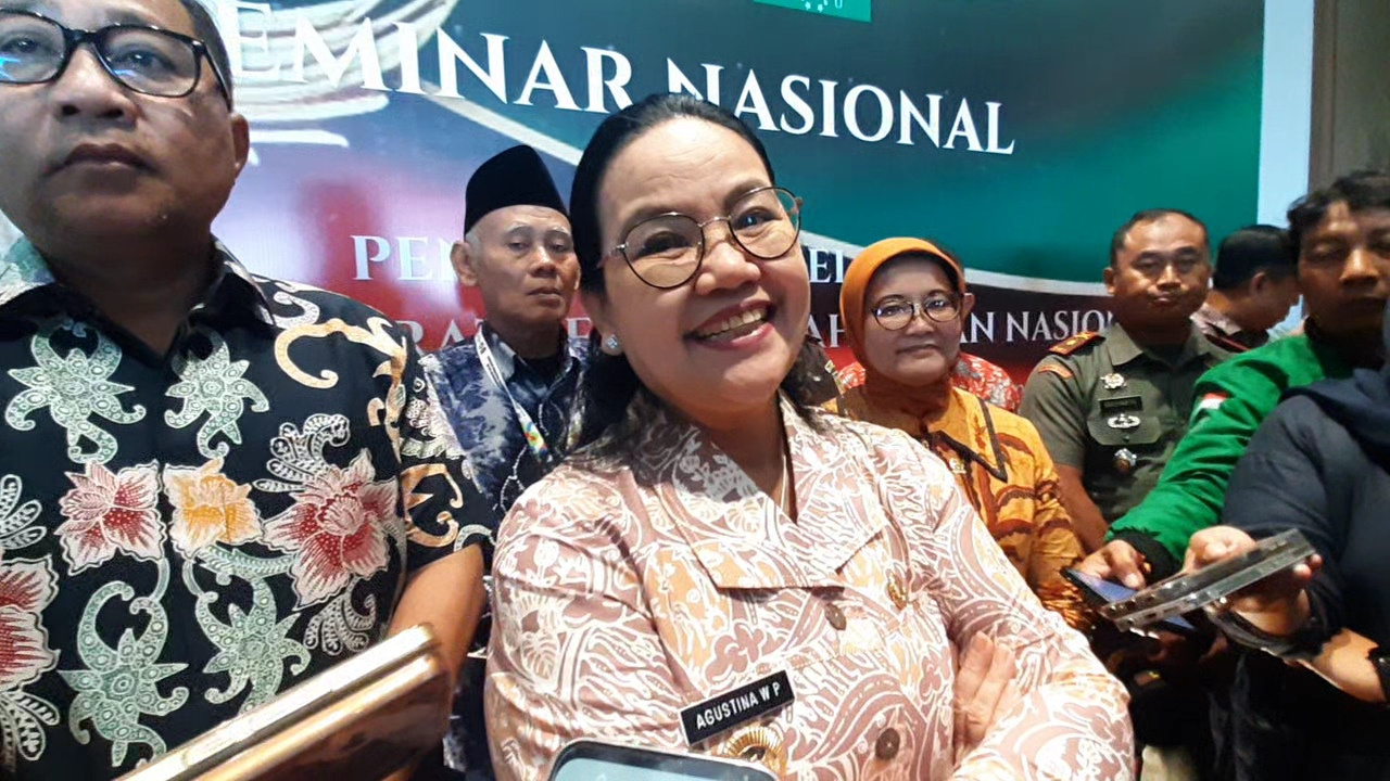 Naik Getek Sebrangi Sungai Beringin, Agustina: Akan Cari Solusi Tempat ...